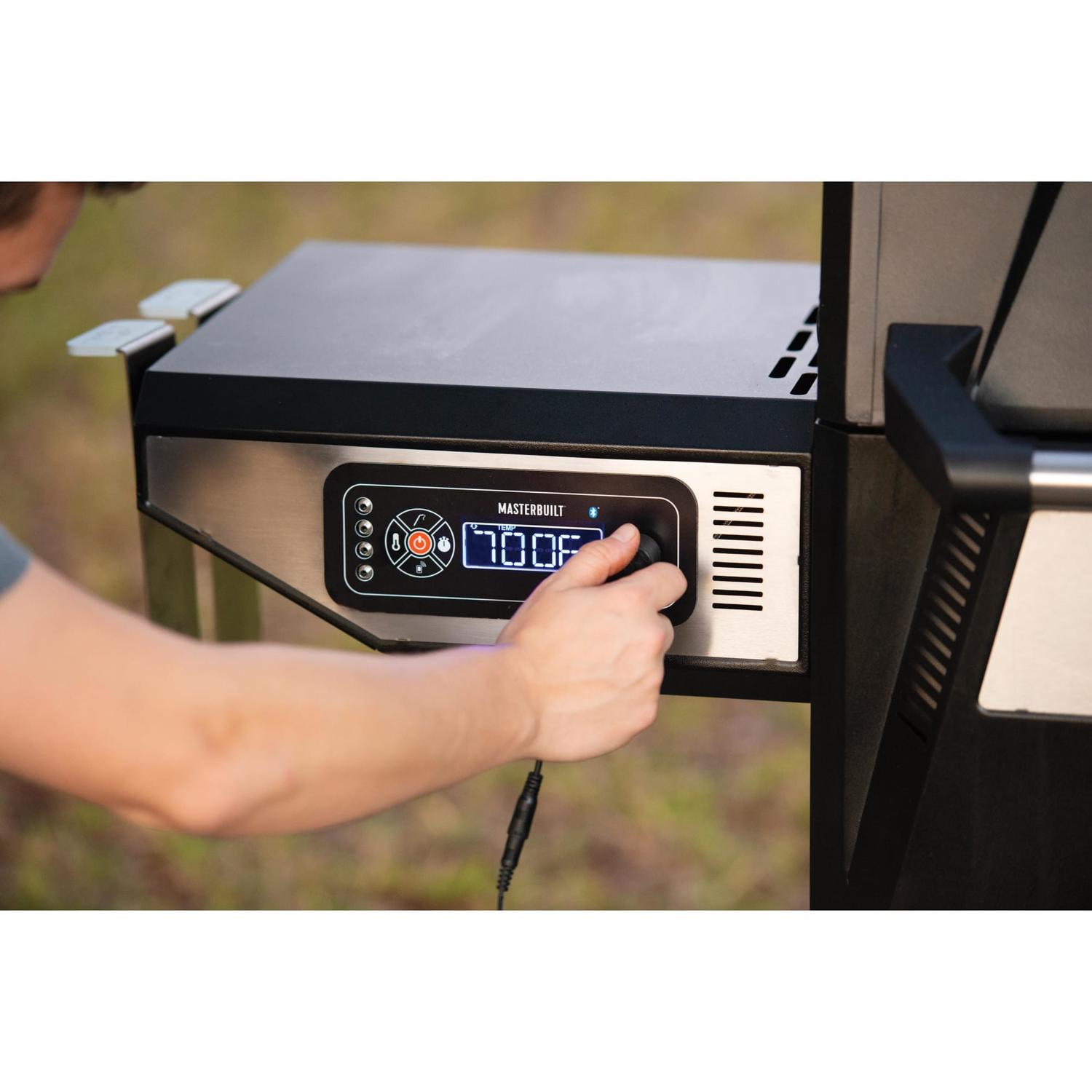 Masterbuilt Gravity Series 560 Digital Charcoal Grill & Smoker - BBQs ...